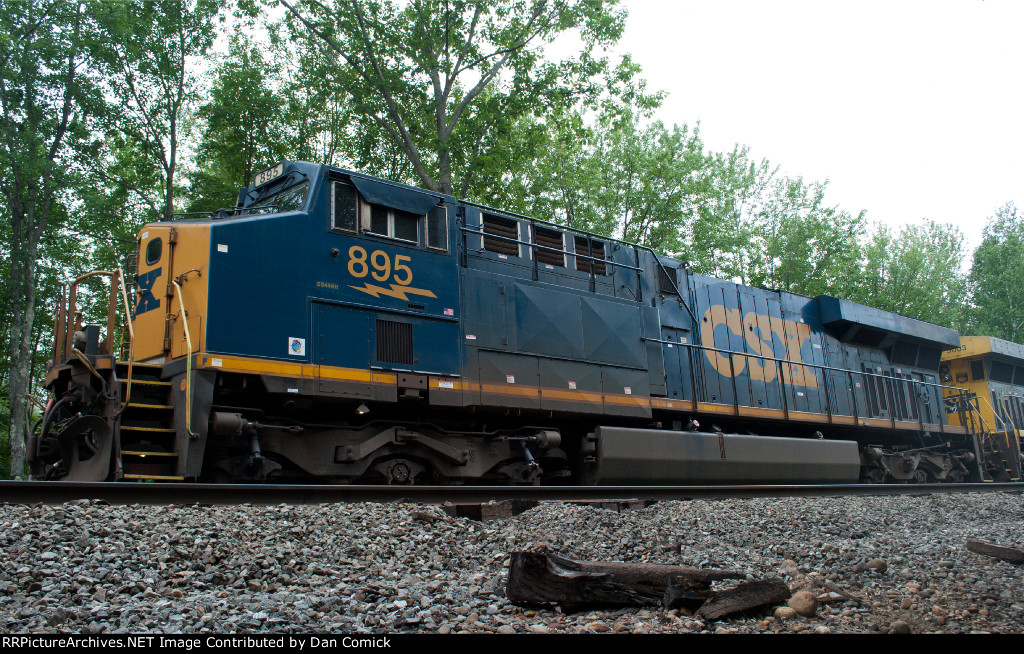 CSX 895